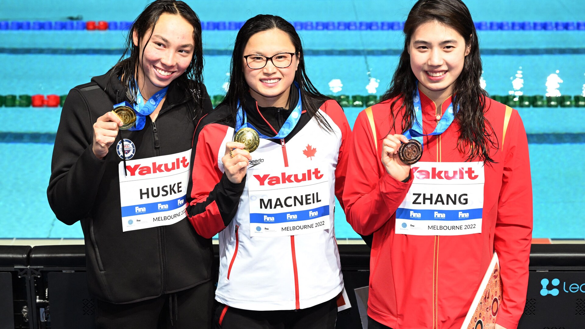 Maggie Mac Neil remporte l'or au 50 m papillon | Radio-Canada Sports