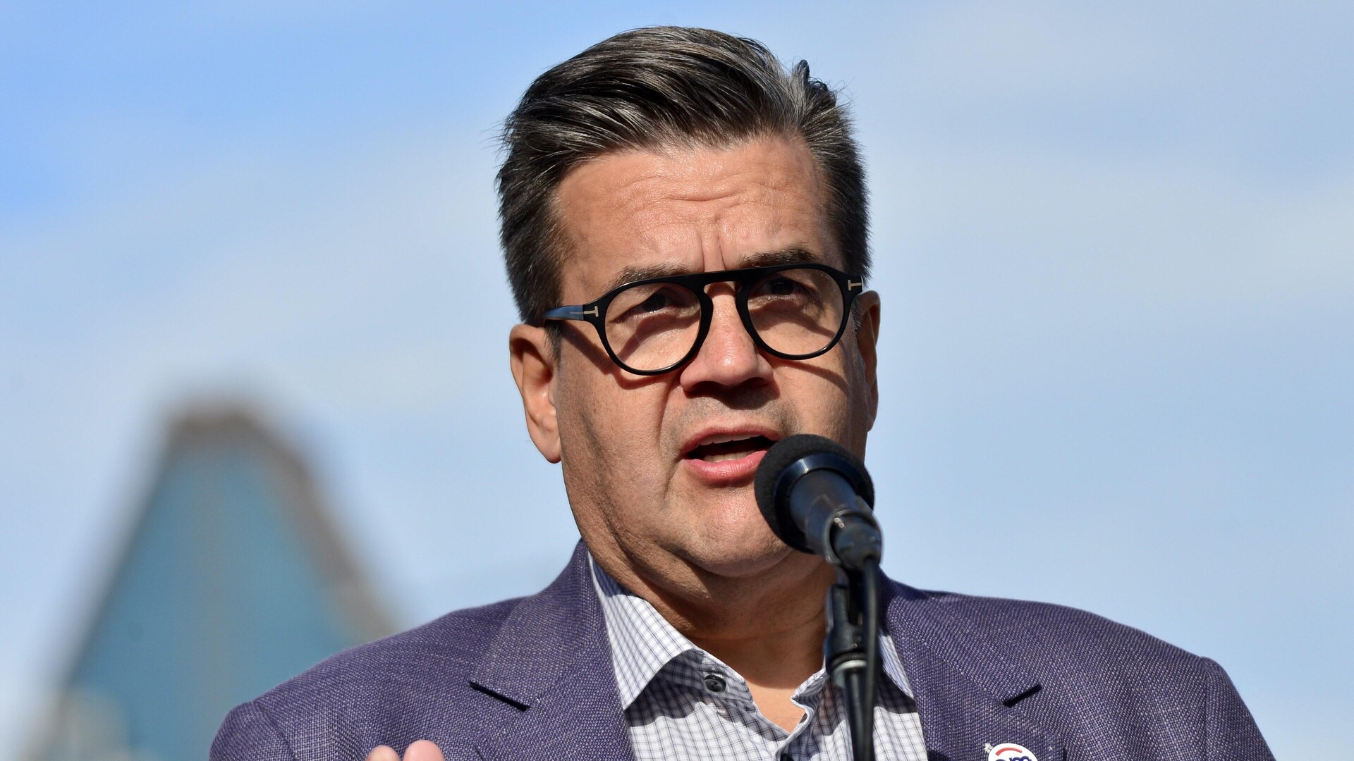 Denis Coderre présente sa plateforme électorale | Info | ICI Radio ...