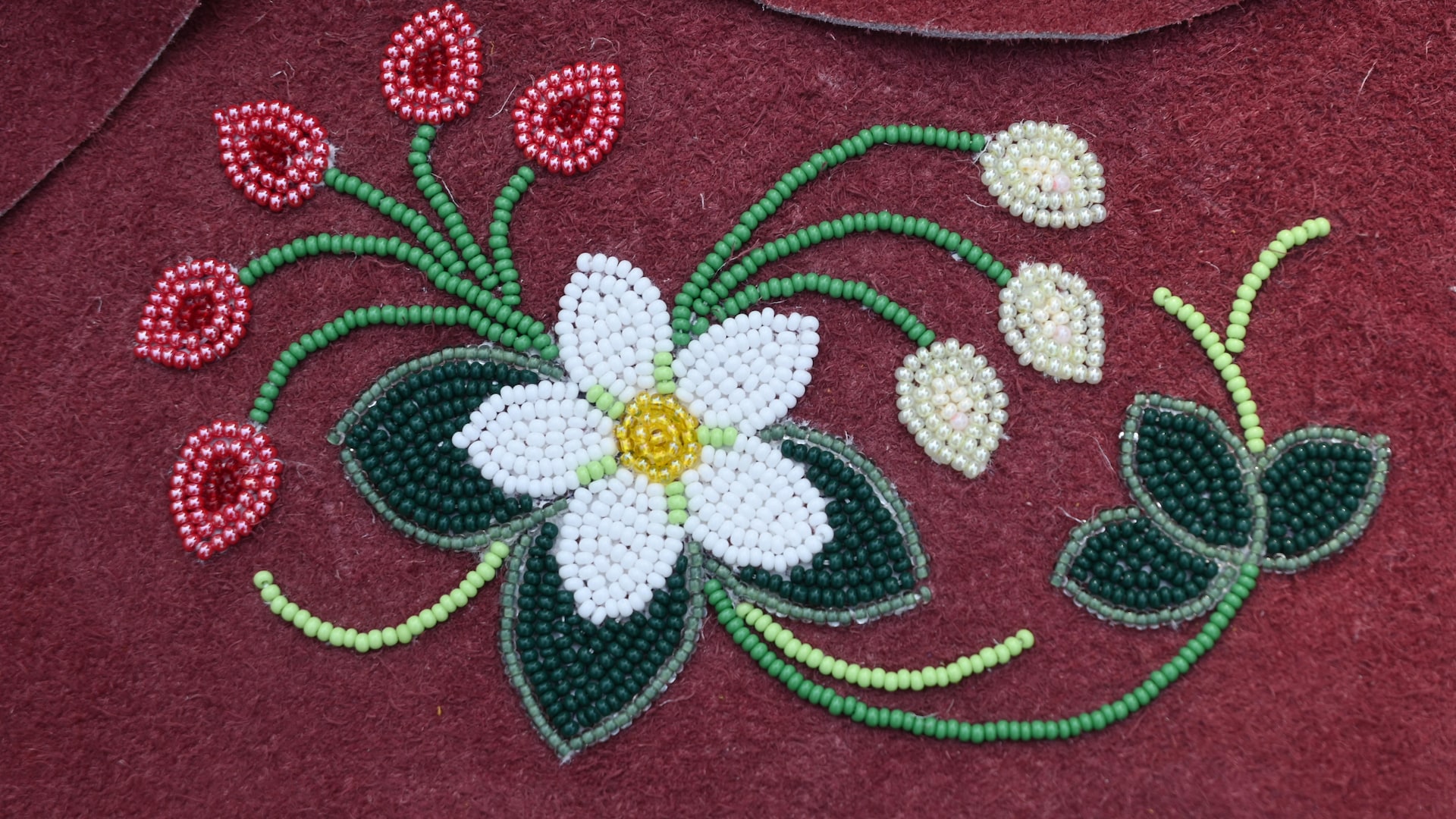 25 ans de perlage dans les mains de Vania Gagnon