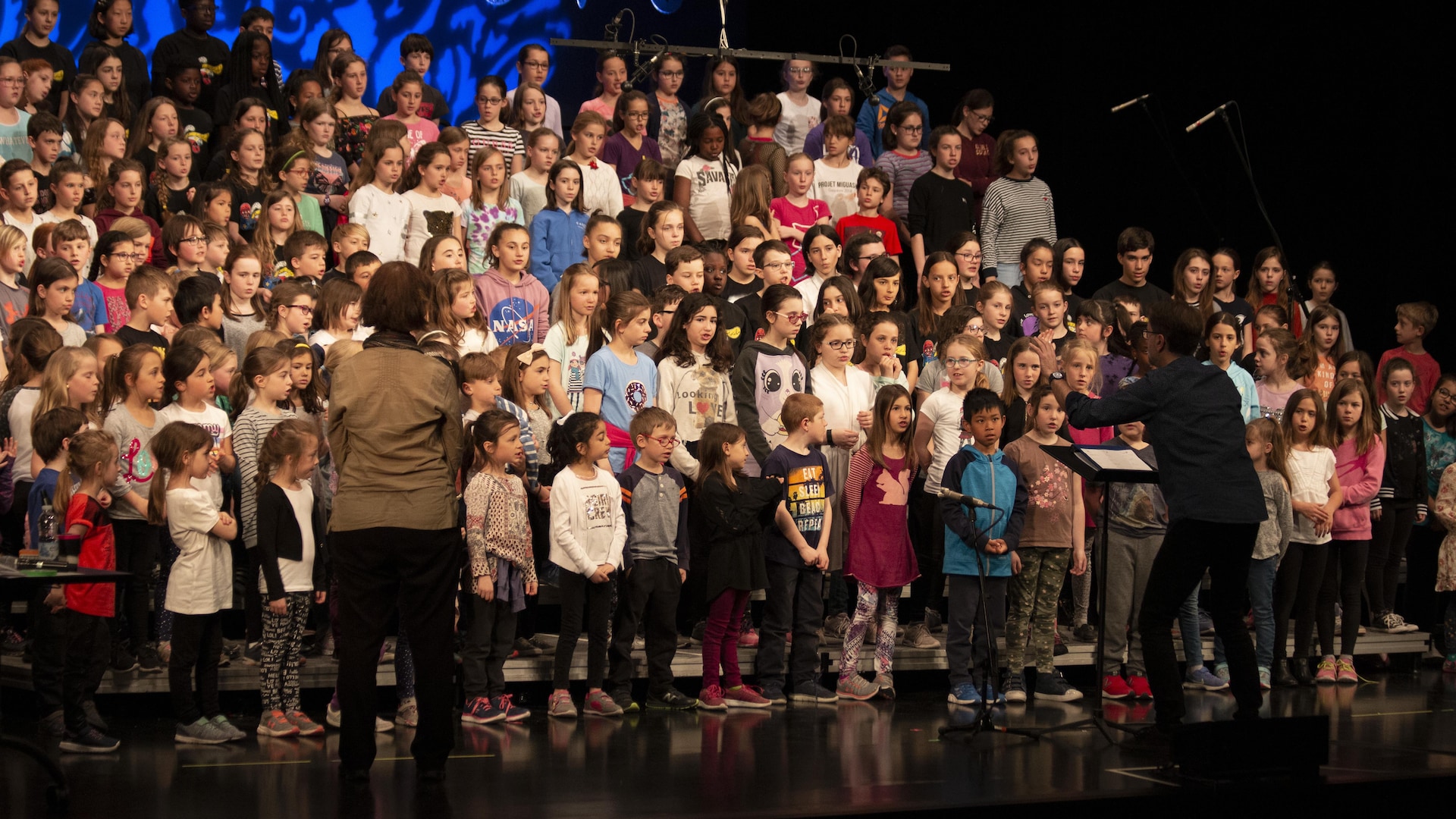 En famille, partagez la scène avec un chœur et des artistes