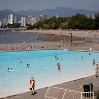 Vancouver étend le droit de boire en public et limite le choix de ...