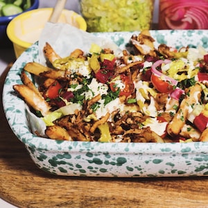 Frites toutes garnies au tofu d’inspiration shawarma | Mordu