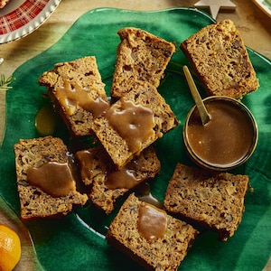 Gâteau aux pommes et au rhum, caramel de cidre de pomme | Mordu