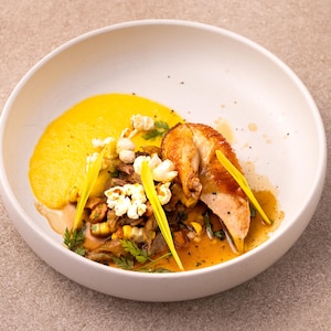 Perdrix sur coffre, jus à l’estragon et salade tiède de cuisses ...