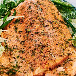 Saumon froid au genièvre et à l’aneth, salade de fenouil et de haricots ...