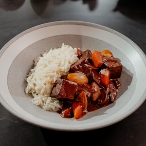 Tofu Au Vin Rouge Et Au Miso Mordu