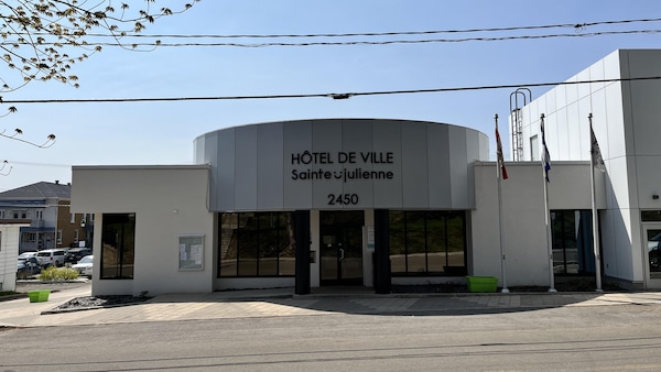 Elisa P. Serret | Profil | Radio-Canada