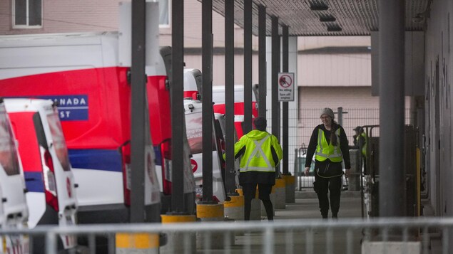 Mga empleyado ng Canada Post nag-isyu ng strike notice, plano mag ...
