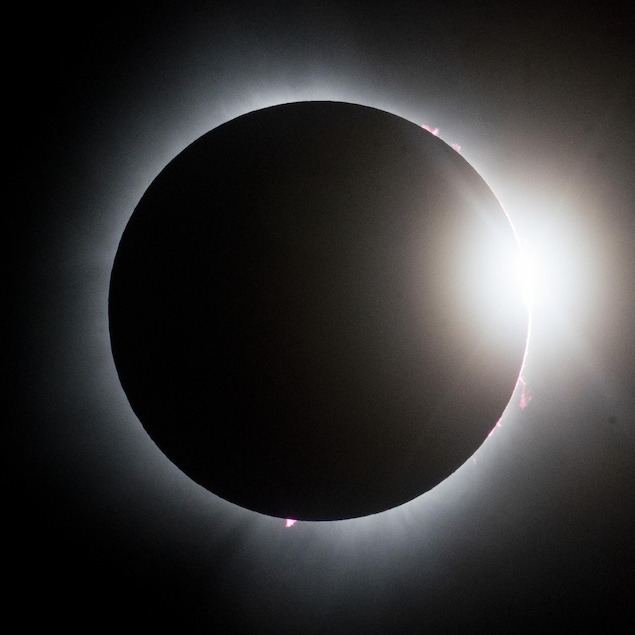 10 photos spectaculaires de l’éclipse solaire | Brève | Radio-Canada