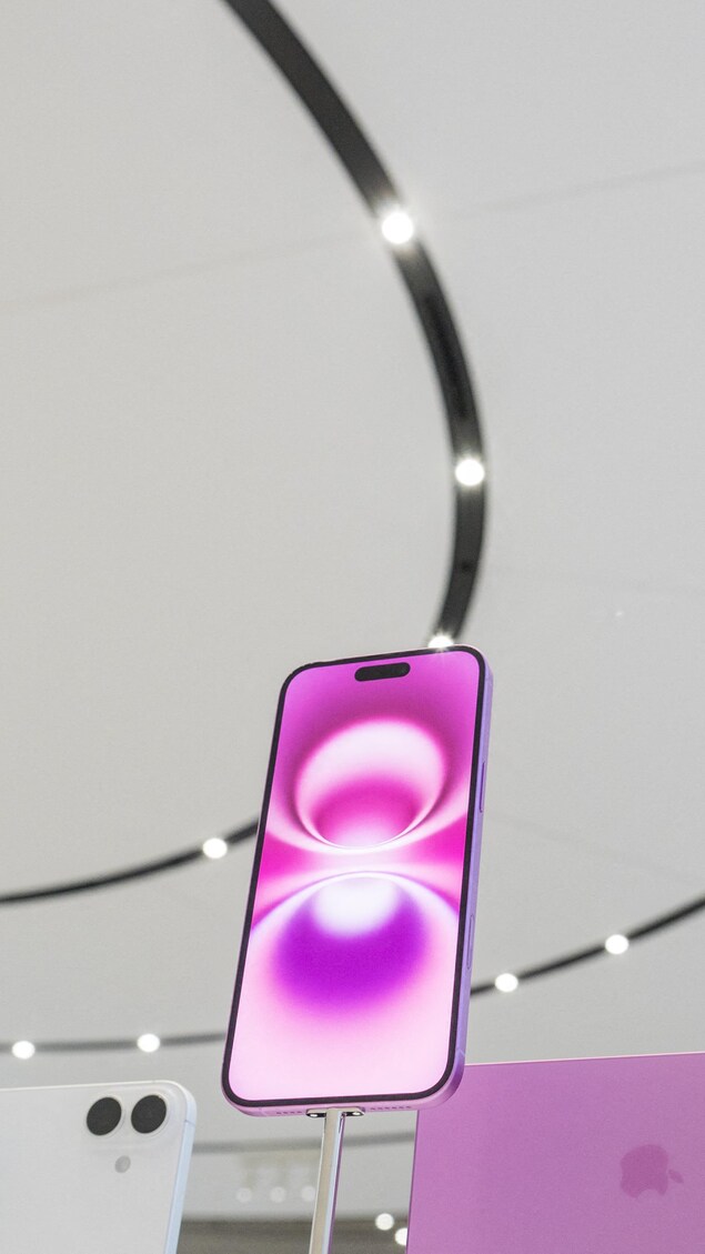 L’iPhone 16 avec Apple Intelligence, ça change quoi? | Brève | Radio-Canada