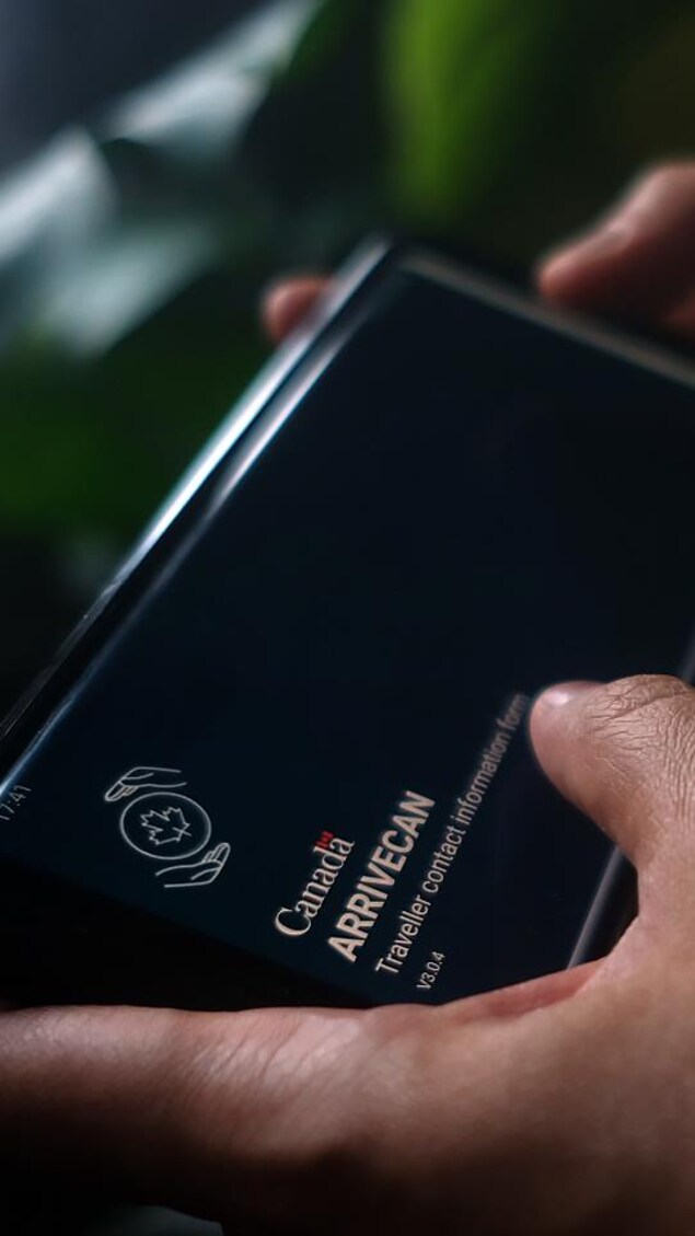 L’application ArriveCan a coûté (trop) cher | Brève | Radio-Canada