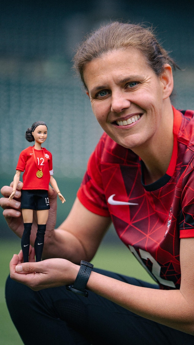 Christine Sinclair a maintenant sa Barbie | Brève | Radio-Canada