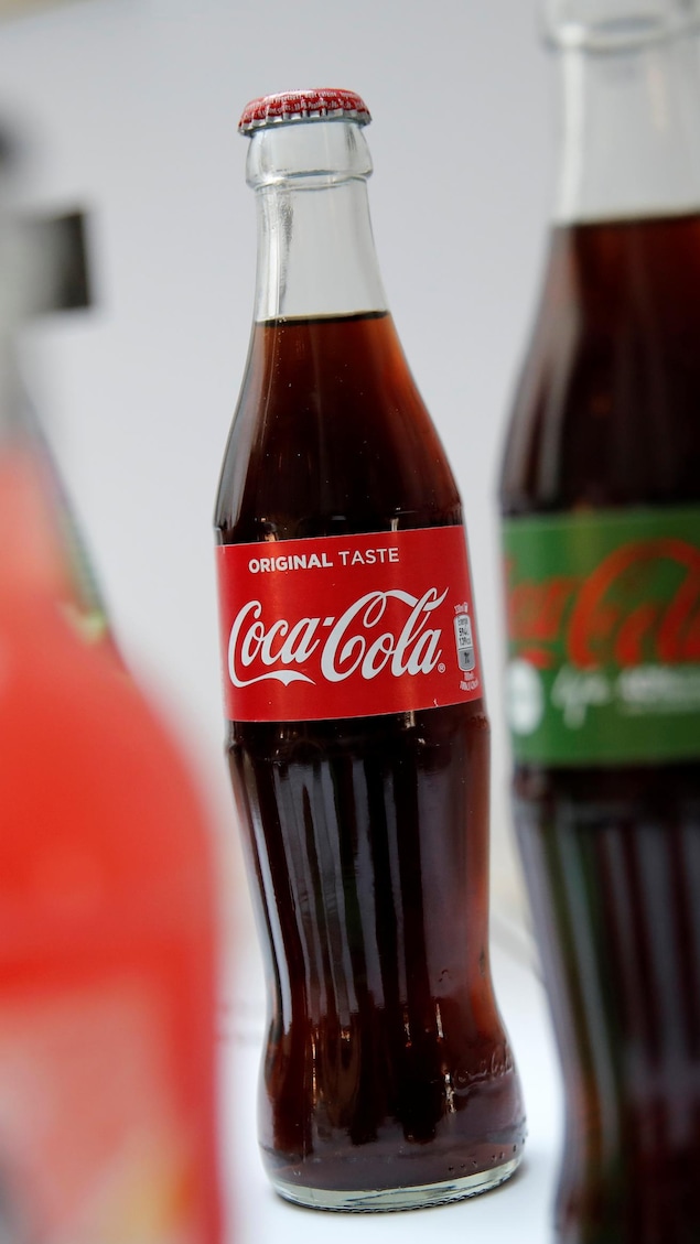 Trump dit que Coca-Cola va changer ses recettes | Brève | Radio-Canada