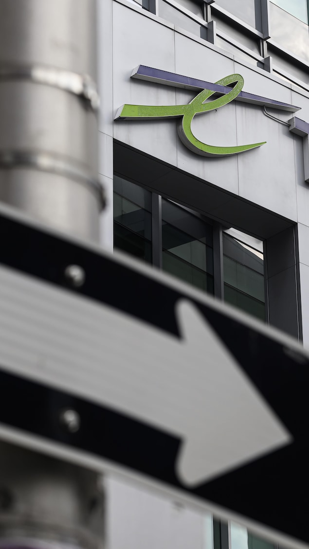 Telus supprime 6000 postes | Brève | Radio-Canada