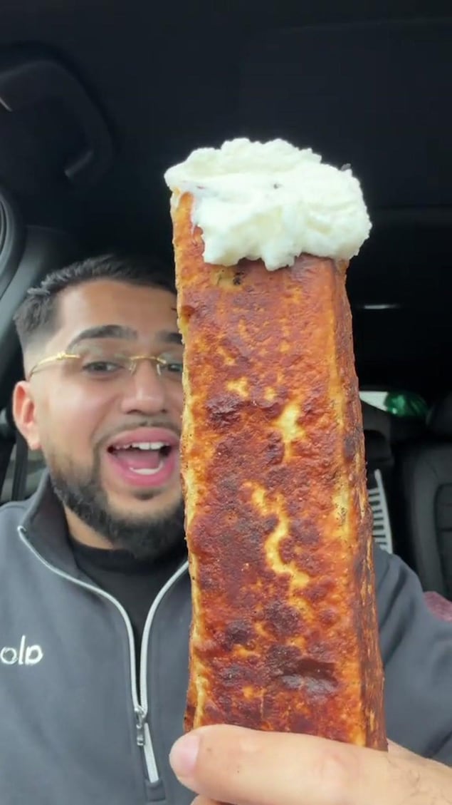 Le « shawarma croustillant » s’empare de TikTok | En bref | Radio-Canada