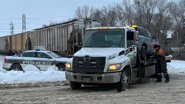 Collision entre un véhicule et un train à Winnipeg : une personne ...