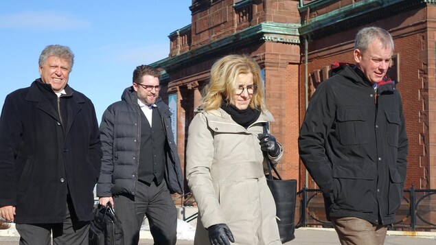 L'enquêteur de police malmené par les avocats de Dennis Oland | Radio ...