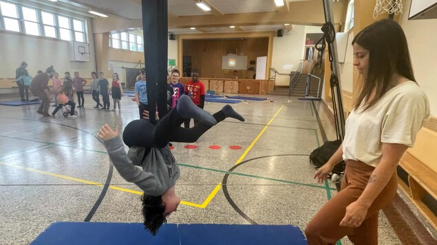 Le Cirque Collini partage sa passion avec les enfants | Radio-Canada