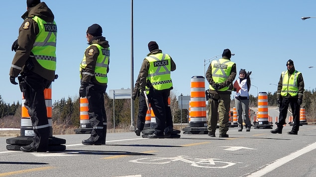 Début de déconfinement au Québec : levée des barrages routiers. | Radio ...