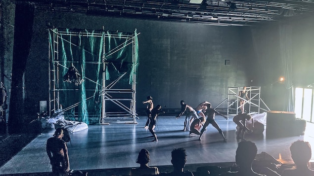 [Reportage ] Une Canado-Colombienne ouvre la Biennale de danse de ...