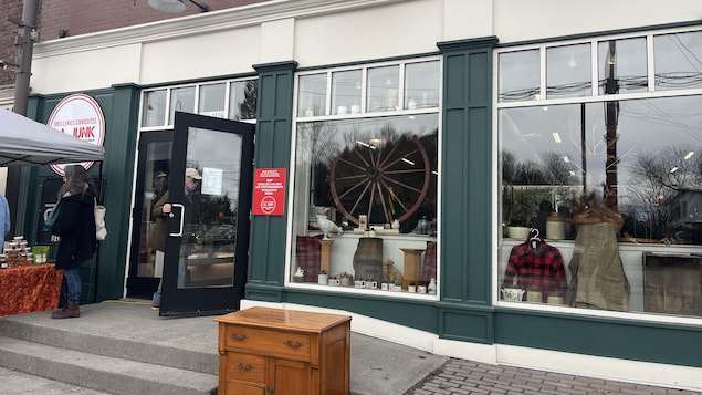 La Junk ouvre ses portes à Ayer’s Cliff | Radio-Canada