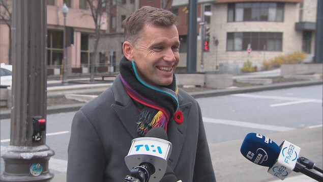 Bruno Marchand tend la main à Équipe Marie-Josée Savard | Élections ...