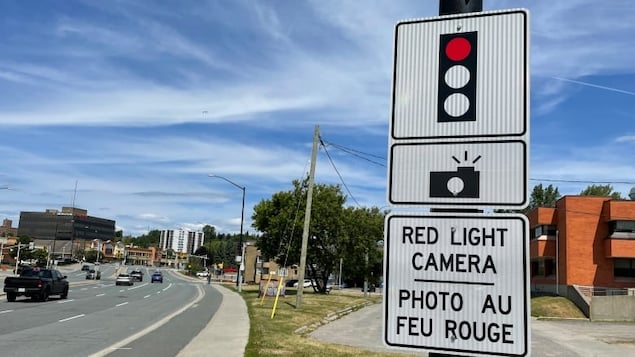 Plus de 4000 infractions enregistrées par les caméras aux feux rouges ...