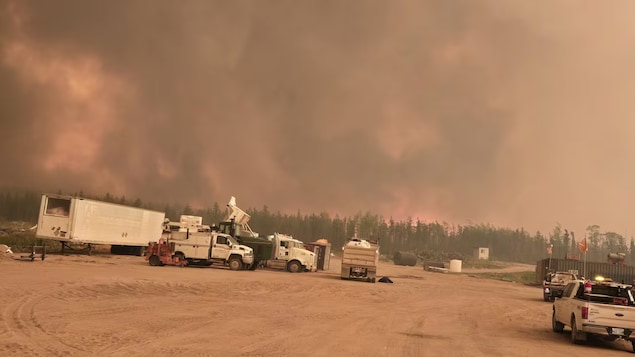 Militar ng Canada tutulong sa Sandy Lake First Nation wildfire ...