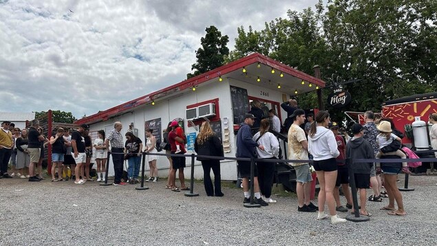 Poutine lovers descend on small Quebec island after review goes viral ...