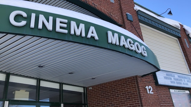 Cinémas : ouvrir, mais à quel prix? | Radio-Canada