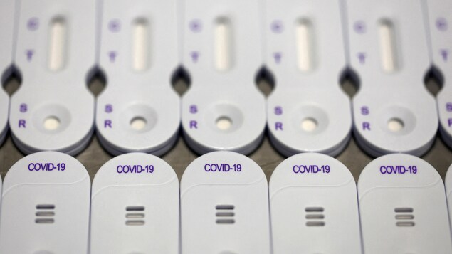Québec signe une entente pour l’achat de 70 millions de tests rapides ...