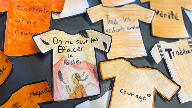 La journée du chandail orange à l’École Précieux-Sang | Radio-Canada