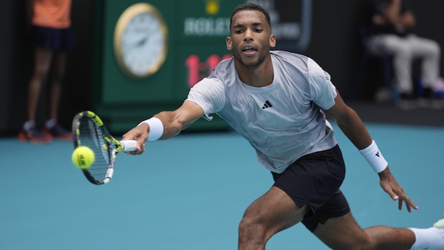 Félix Auger-Aliassime progresse au deuxième tour à Miami | Radio-Canada