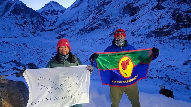Unang tao mula sa kani-kanilang First Nations nakarating sa Mount ...