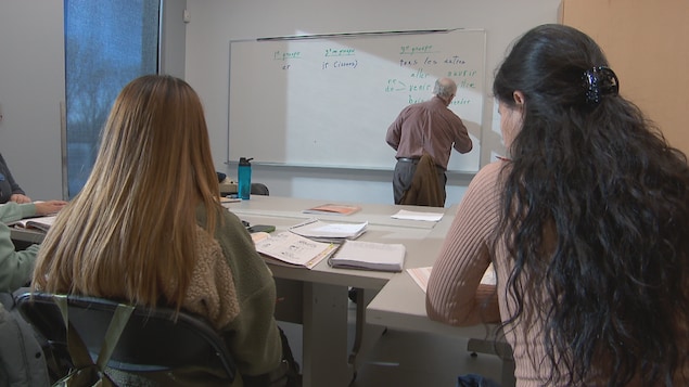 Coupes en francisation : un centre communautaire sonne l’alarme | Radio ...