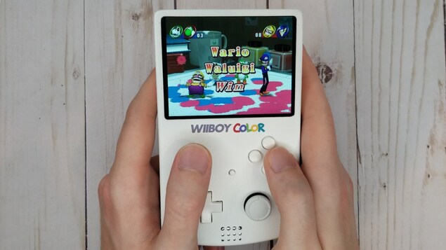 Un nostalgique transforme sa Wii en Game Boy Color | Radio-Canada.ca