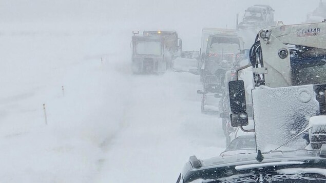 Stuck on the highway for 15 hours: Heavy snow, high winds pummel parts ...