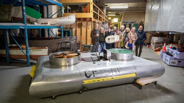 Homemade hovercraft muling nakita ng gumawa nito sa Vancouver Maritime ...