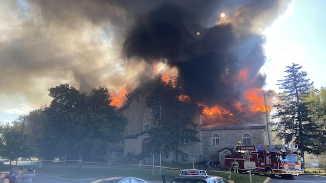 2 dead, 1 in critical condition as major fire burns in Old Montreal ...