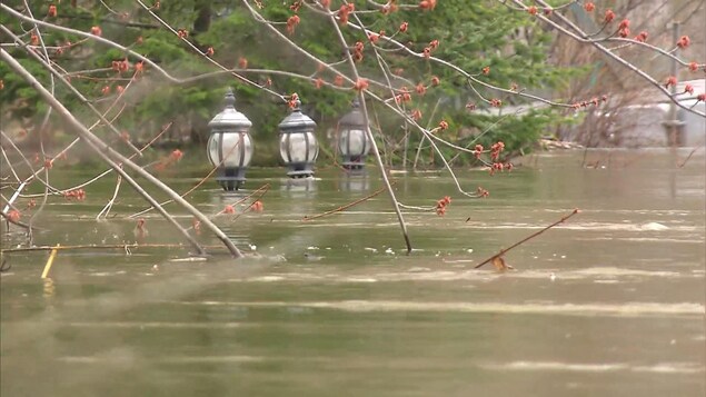 Les inondations forcent Rigaud à décréter l'état d'urgence | Radio-Canada