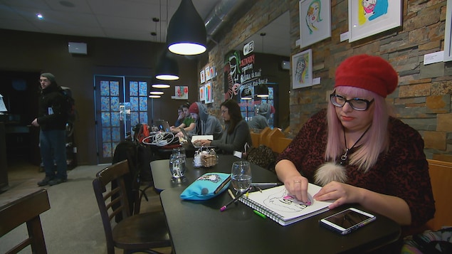 Première exposition en solo pour Zazaroxy | Radio-Canada