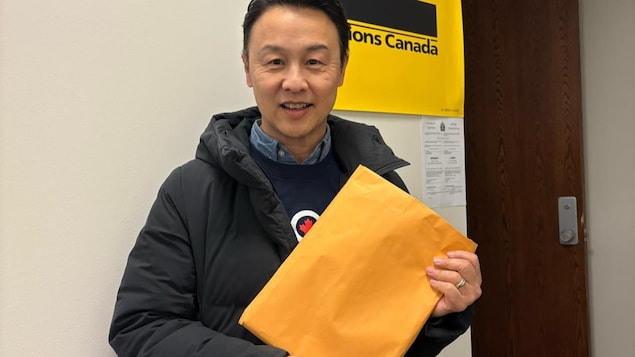 郑敬基、郭凤仪亲属在香港被警方带走 | Radio-Canada.ca