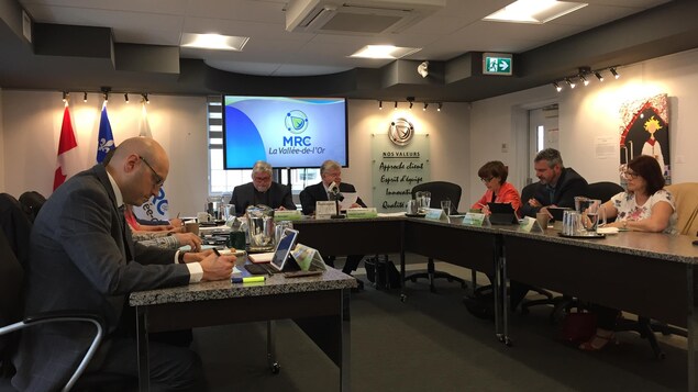 Les MRC et associations de l'Abitibi-Témiscamingue adoptent une ...