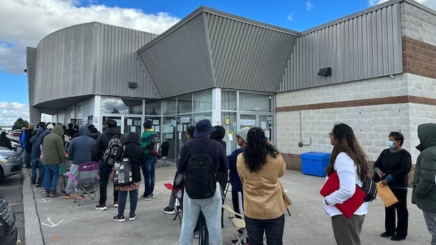 ’Panic’ as people line up round the clock at Brampton’s Indian visa ...