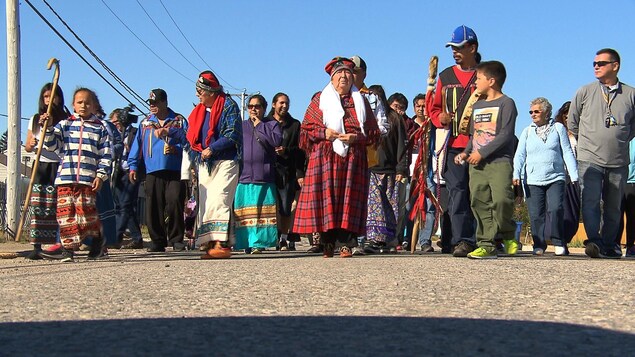 Une marche spirituelle à Maliotenam | Radio-Canada
