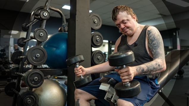 Passionné de sport au-delà de son handicap | Radio-Canada