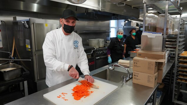 Quantité record de repas distribués par La Mission d’Ottawa pour le ...