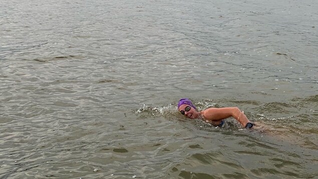 163 kilomètres à la nage pour soutenir les femmes vulnérables en ...
