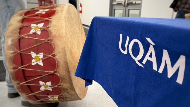 Teueikan utei : la résilience par le tambour | Radio-Canada.ca