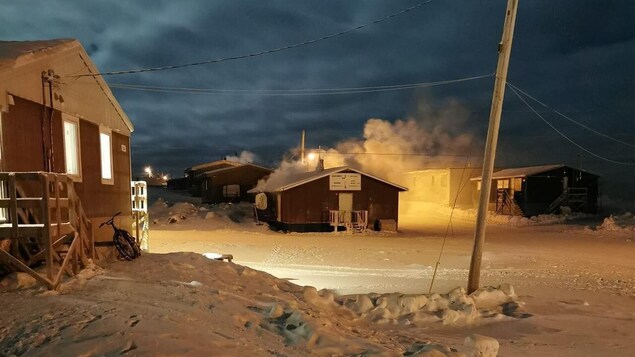 La GRC enquête sur l’incendie de deux églises à Kinngait, au Nunavut ...